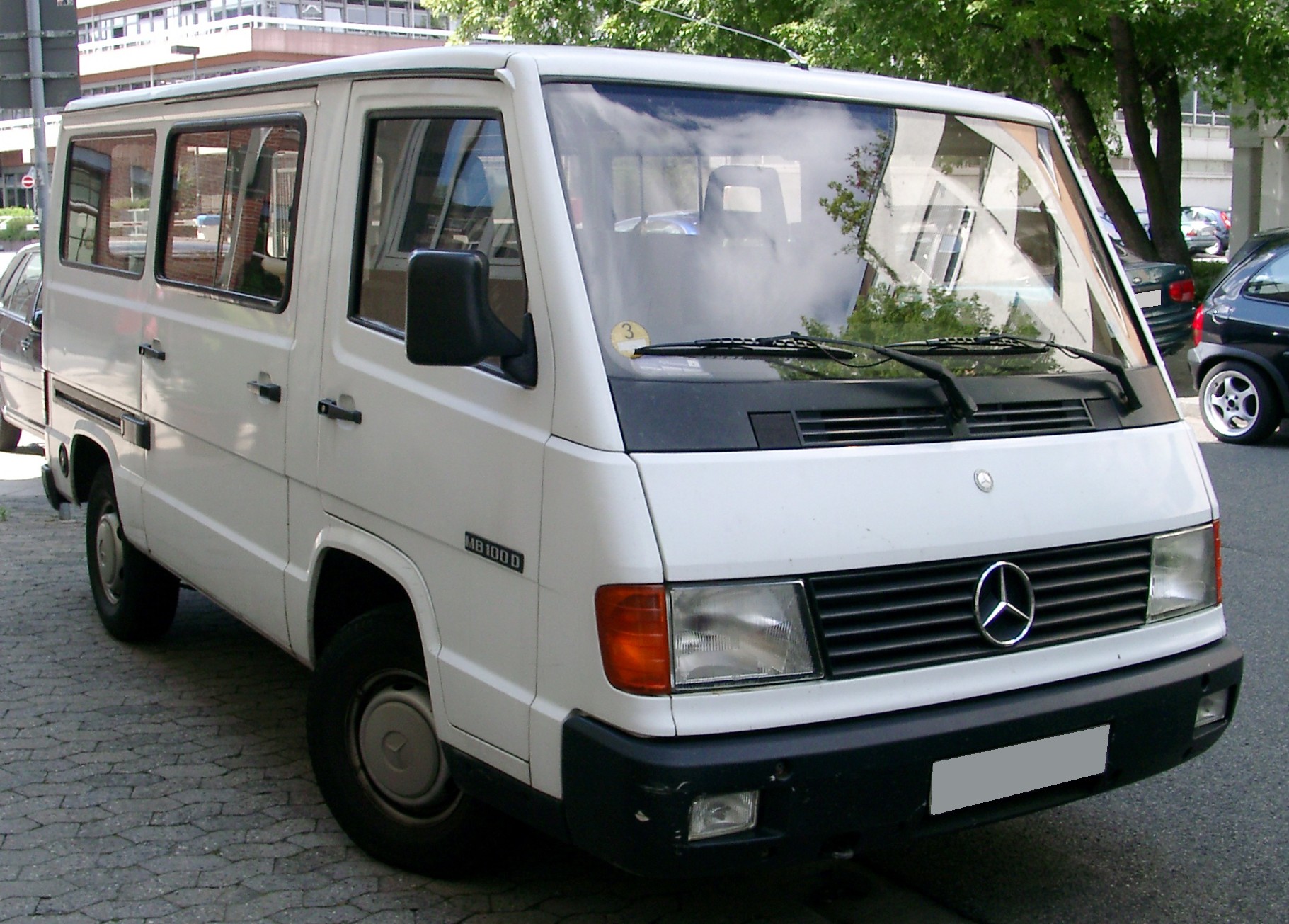 AMG MB 100 D - Van sporty yang ramai tidak tahu. | Careta